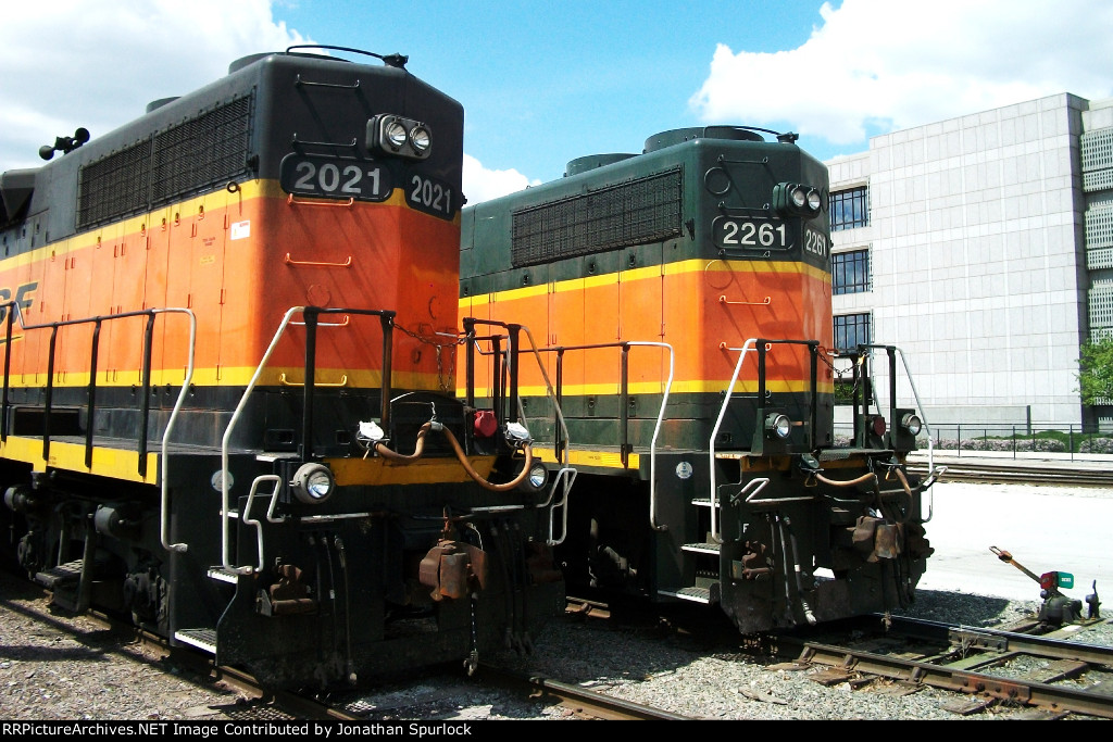 BNSF 2021 and 2261, rear view